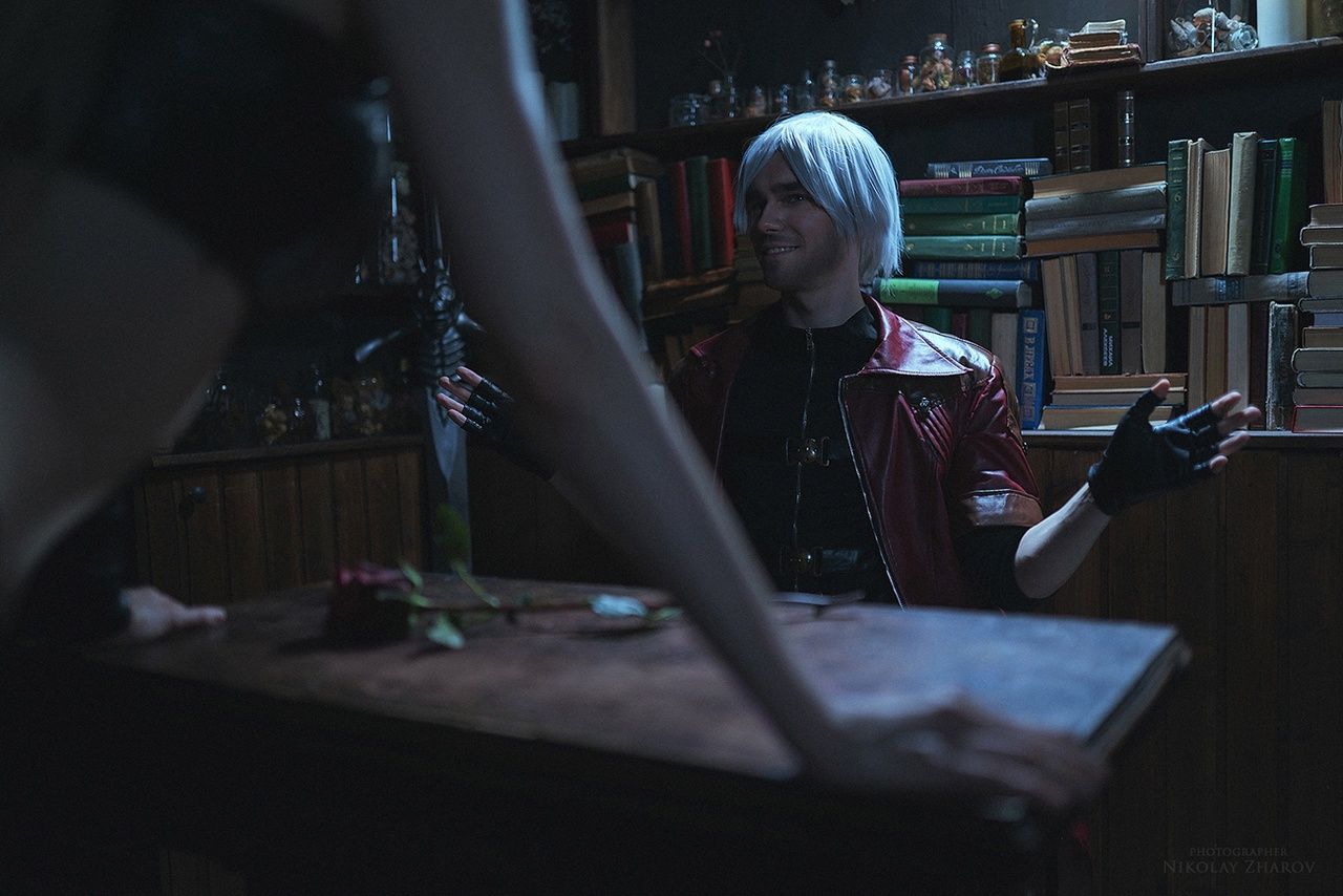 Триш соблазняет Данте — косплей на героев Devil May Cry