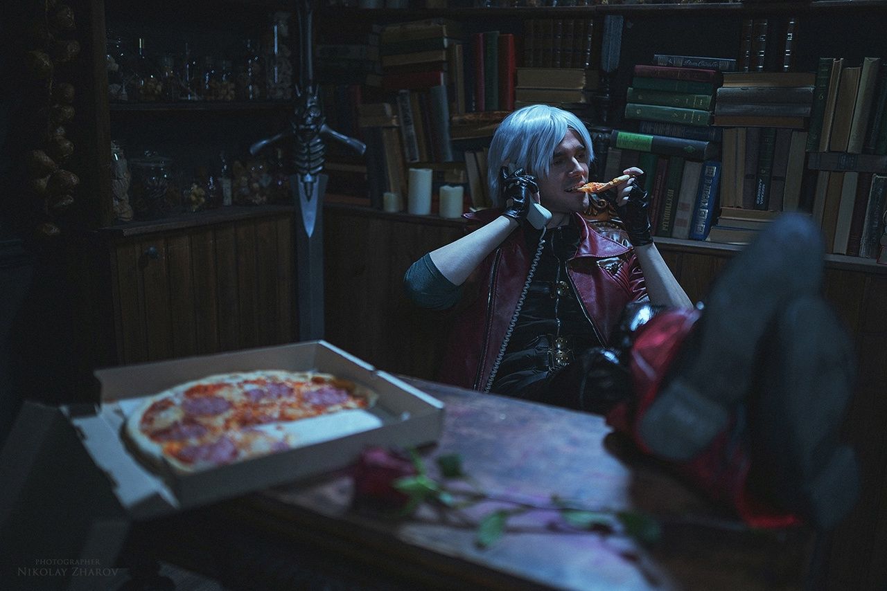 Триш соблазняет Данте — косплей на героев Devil May Cry